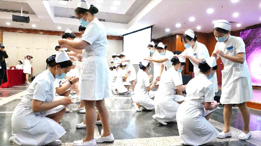 重温南丁格尔誓言忆战“疫”故事!北大人民医院迎新“白衣天使”