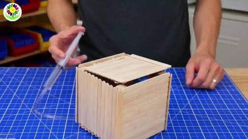 别总让孩子玩手机看电视来学习制作简单好玩的科学小制作液压箱