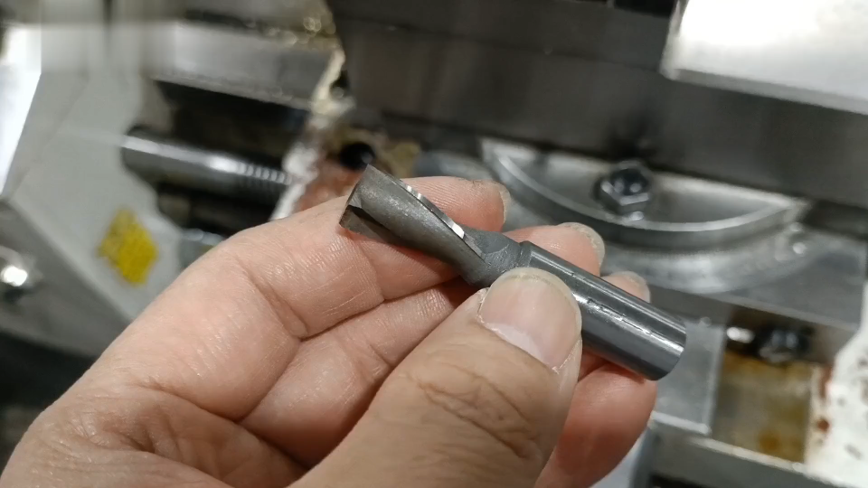 搞机械磨刀是基本功,来看看我的铣刀磨的怎么样