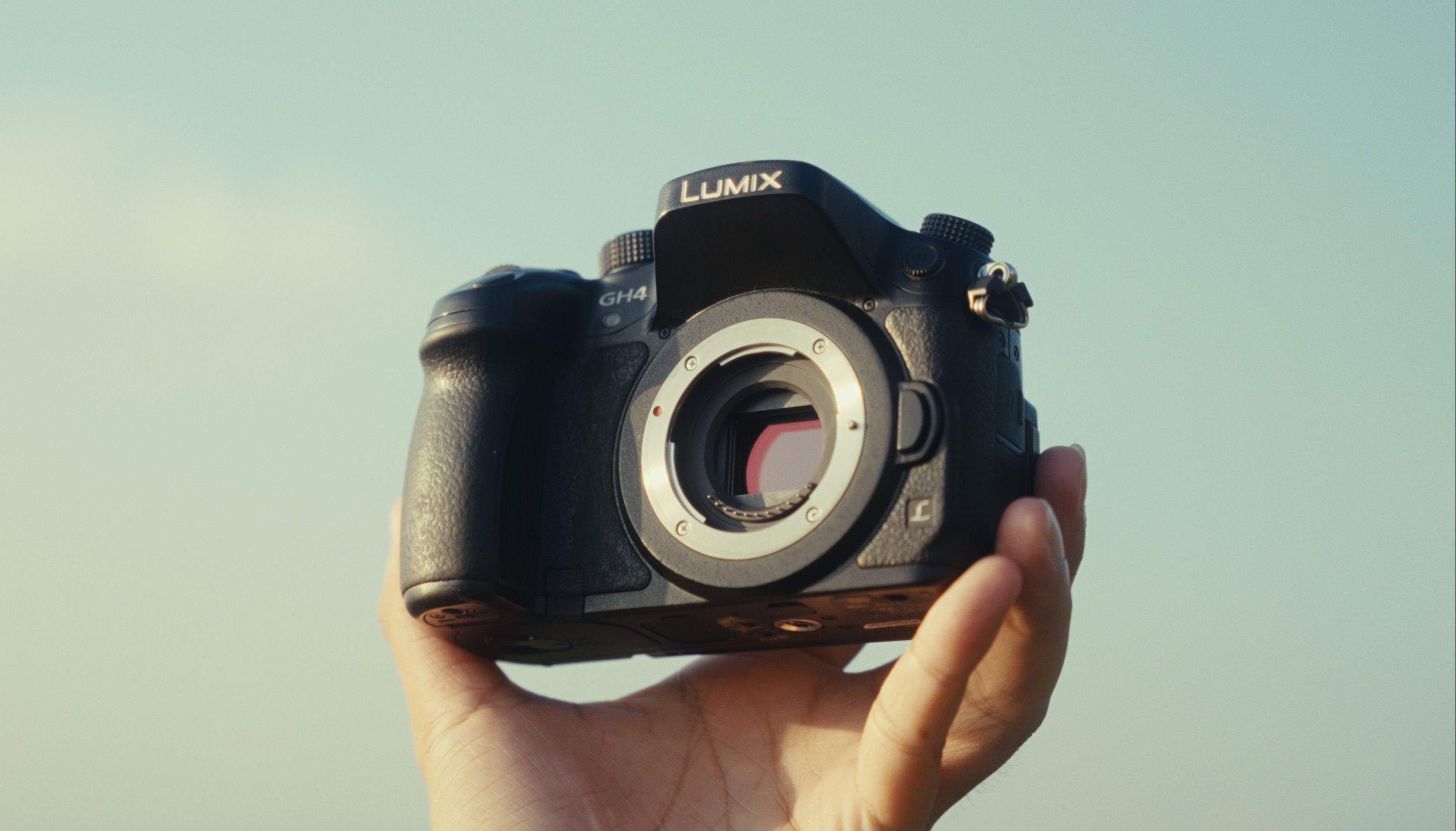 1000 元的 4K 电影机!松下LUMIX GH4 值不值?|Vlog 破解