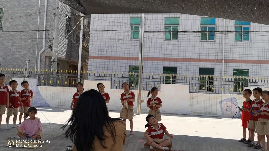 幼儿园大班六一乐器表演《友谊地久天长》