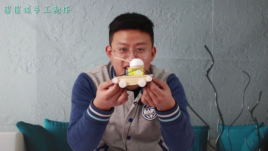 创意手工坊:巧手制作玩具,用电机驱动皮带轮的坦克模型