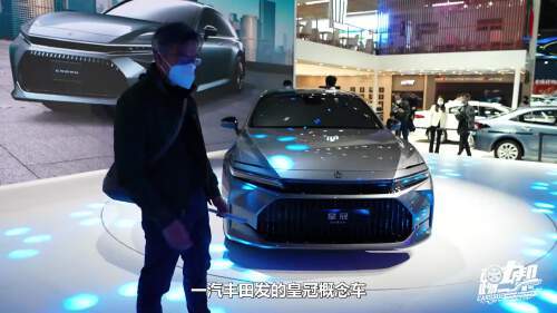 皇冠概念轿车:怎样识别后驱和油电兼容