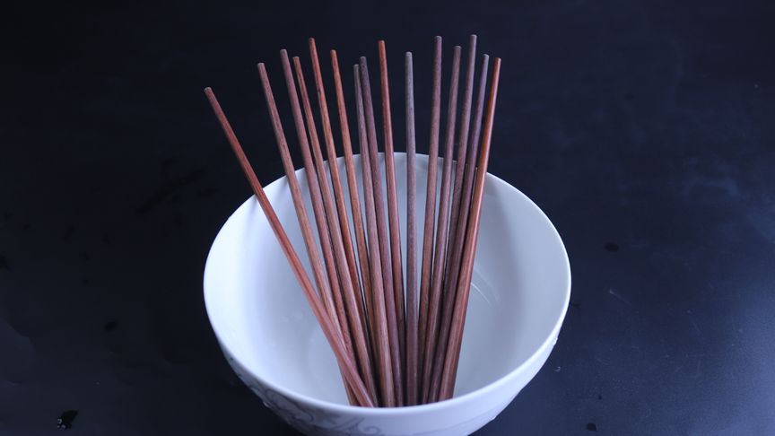 这才是最正确的筷子消毒方式!只需这样泡一泡,干净卫生不长细菌