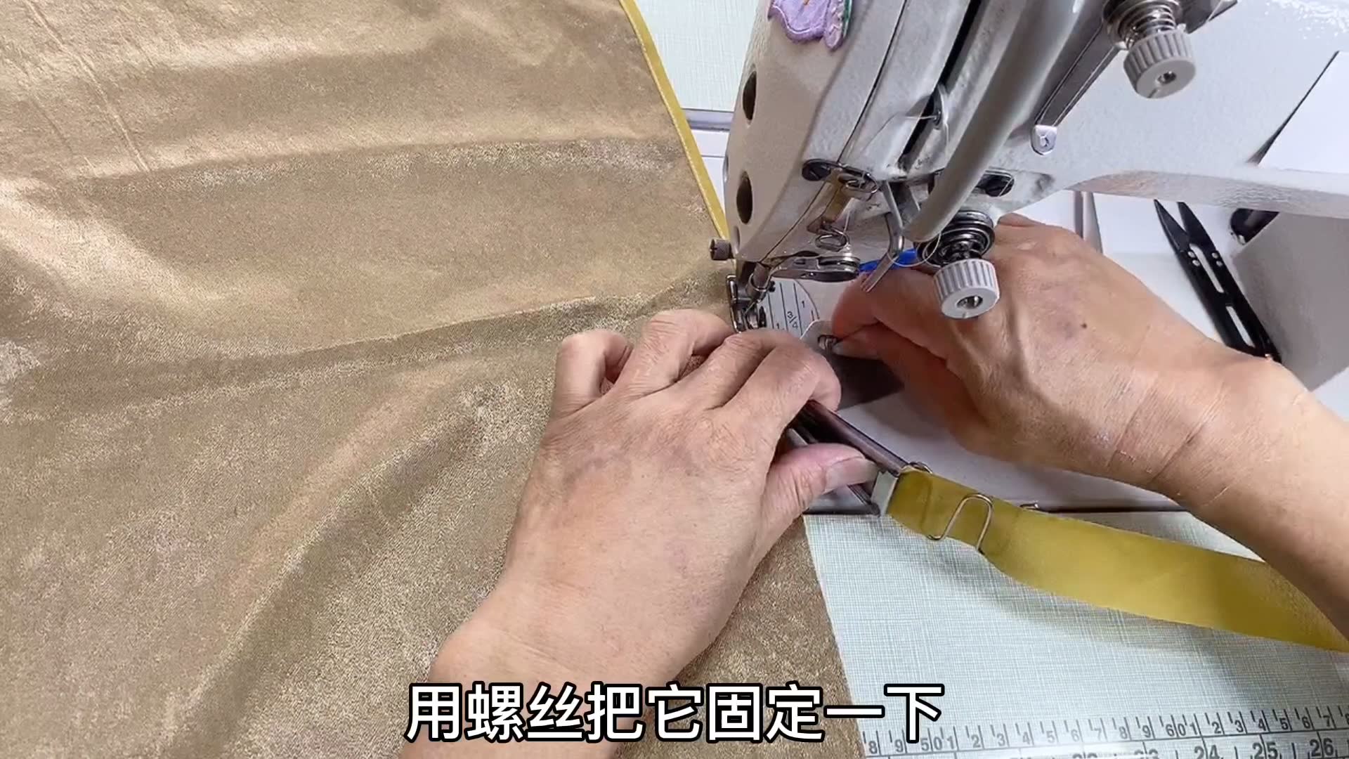 老师傅教你怎么使用包边器,工业机家用老式缝纫机都能用