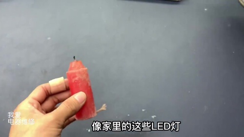 原来LED灯坏了,不亮了,用一个蜡烛就能修好,方法简单又好用