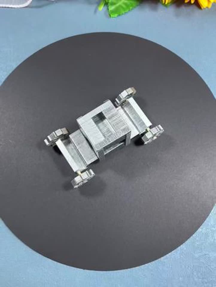 用订书钉做个小汽车,滚动丝滑,很好玩#亲子手工 #手工diy #幼儿园手工.