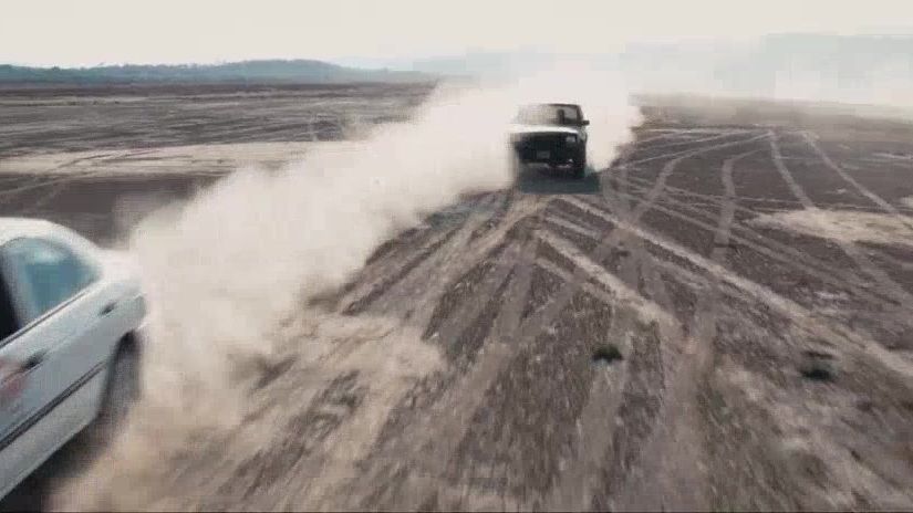 这是什么地方?好宽阔,都可以赛车了