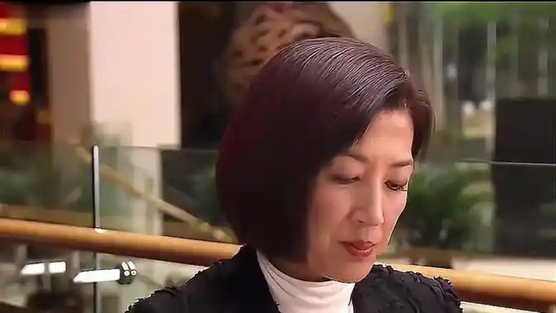 豪门阔太戴假项链招摇过市,被珠宝设计师当面拆穿