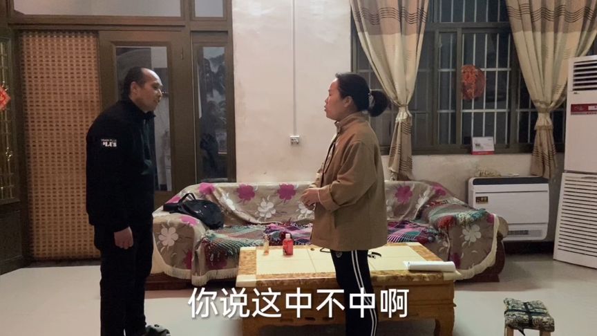 小宝在厂里私自吸烟被管理人员处罚一百,媳妇:厂里就得有个规矩