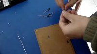 电子零件焊在万用电路板上