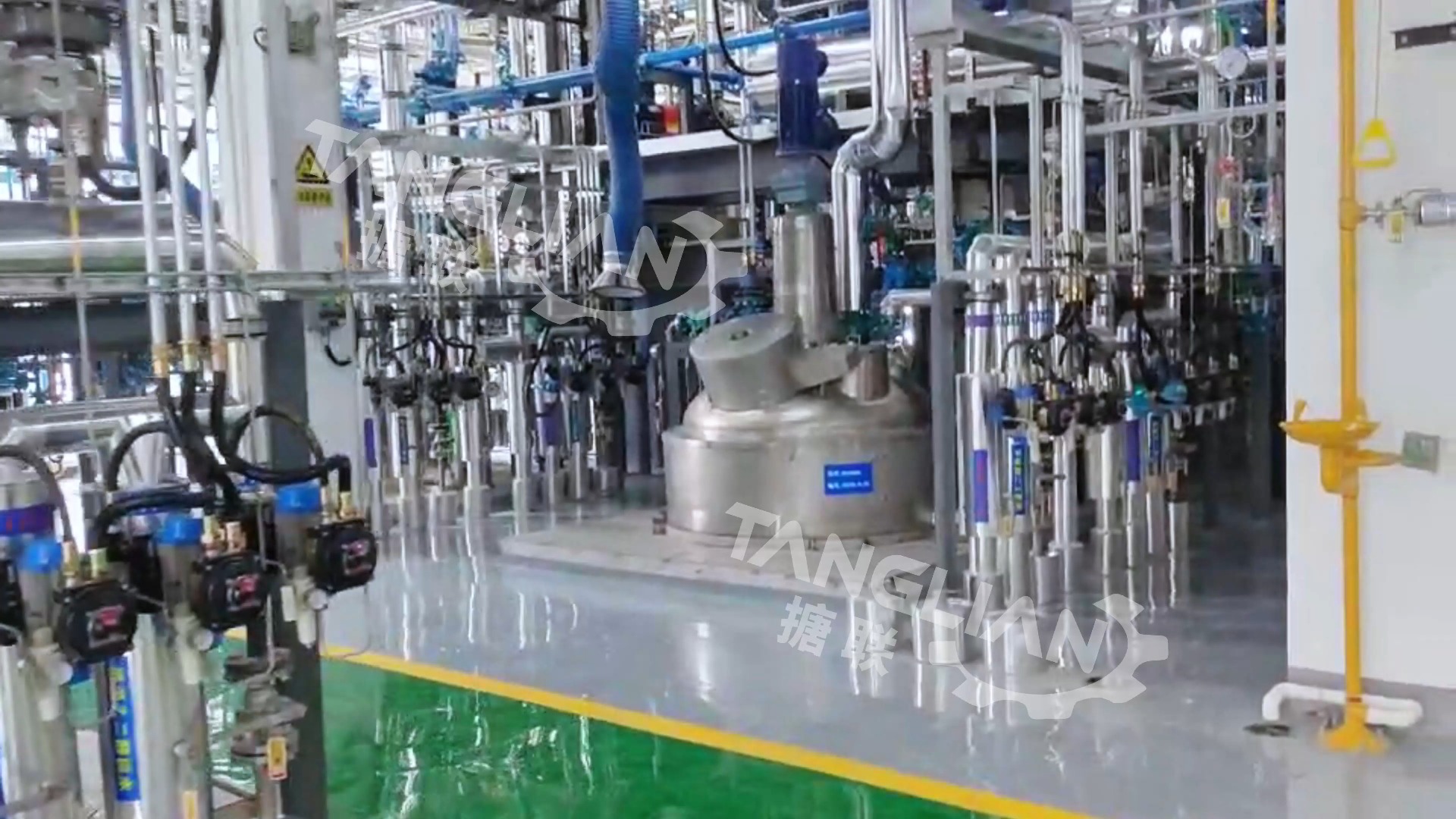 搪玻璃外包不锈钢反应釜客户安装现场 #搅拌式反应釜 #磁力搅拌反应...