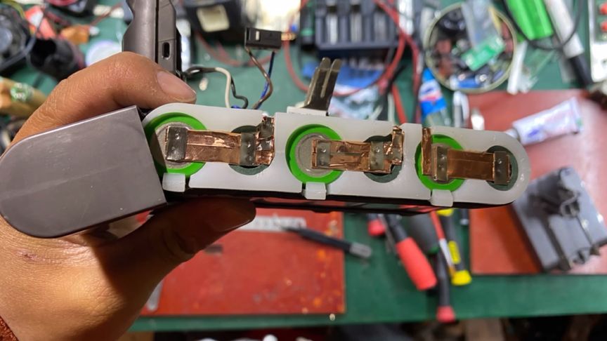 维修戴森V6吸尘器电池