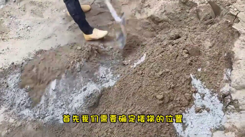 新房现浇混凝土楼梯,用的水泥没有浪费一丝,一行有一行的门道