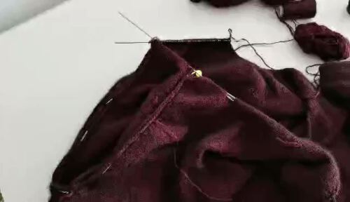 从下织插肩毛衣袖子的缝合方法