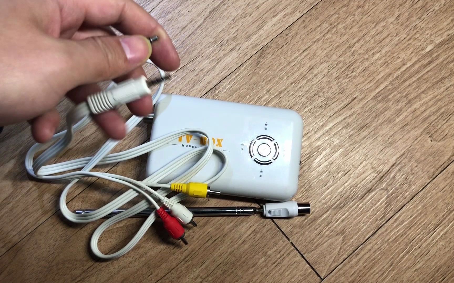 早期的电视棒见过吗?这可以算是电视盒子的鼻祖的产品一代可惜现在...