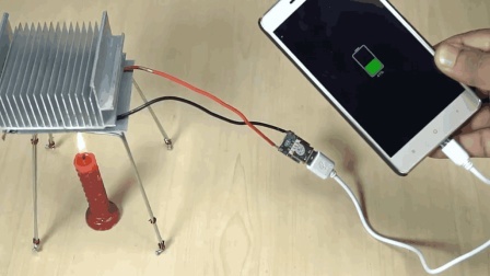 停电了充电宝也没电怎么办? 牛人用蜡烛给手机充电, 太实用了