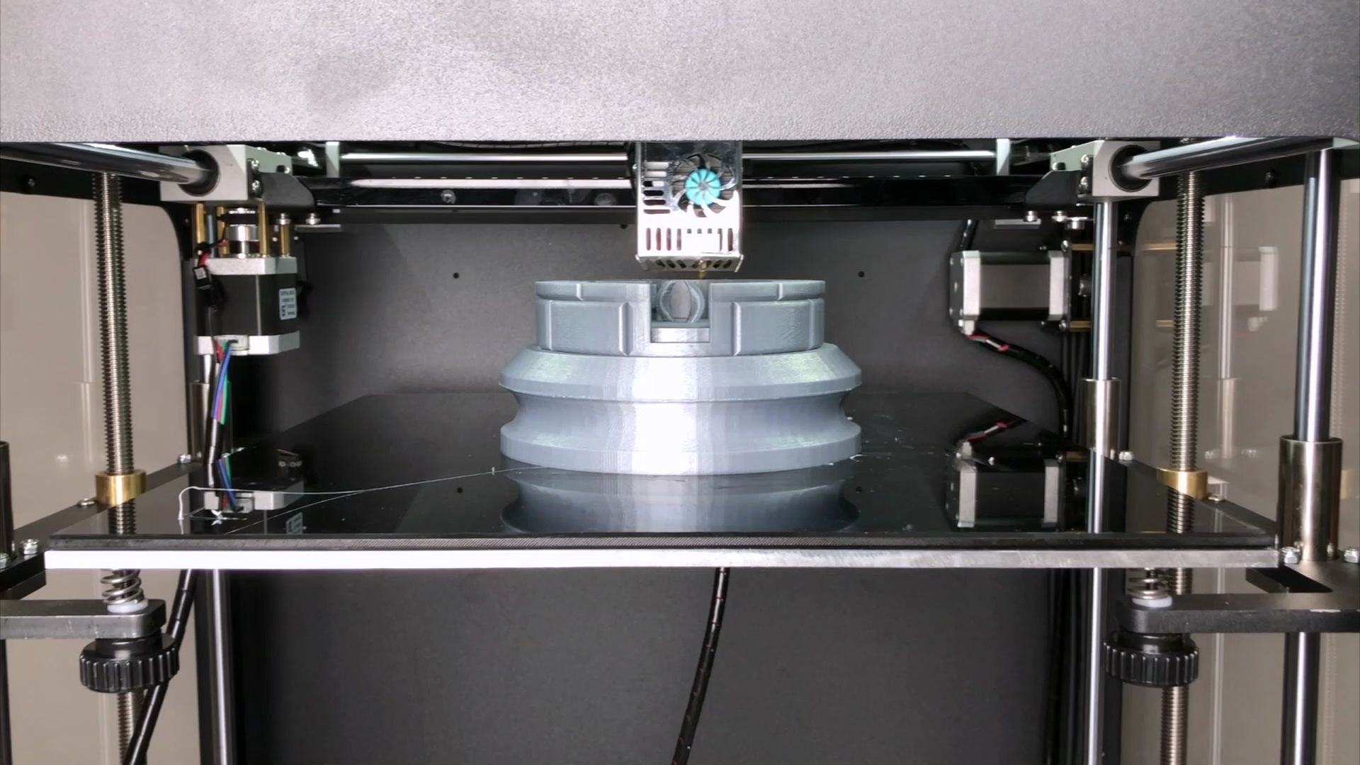 看看漫威手办工作室都用什么机器?比霍Explore工业级3D打印机