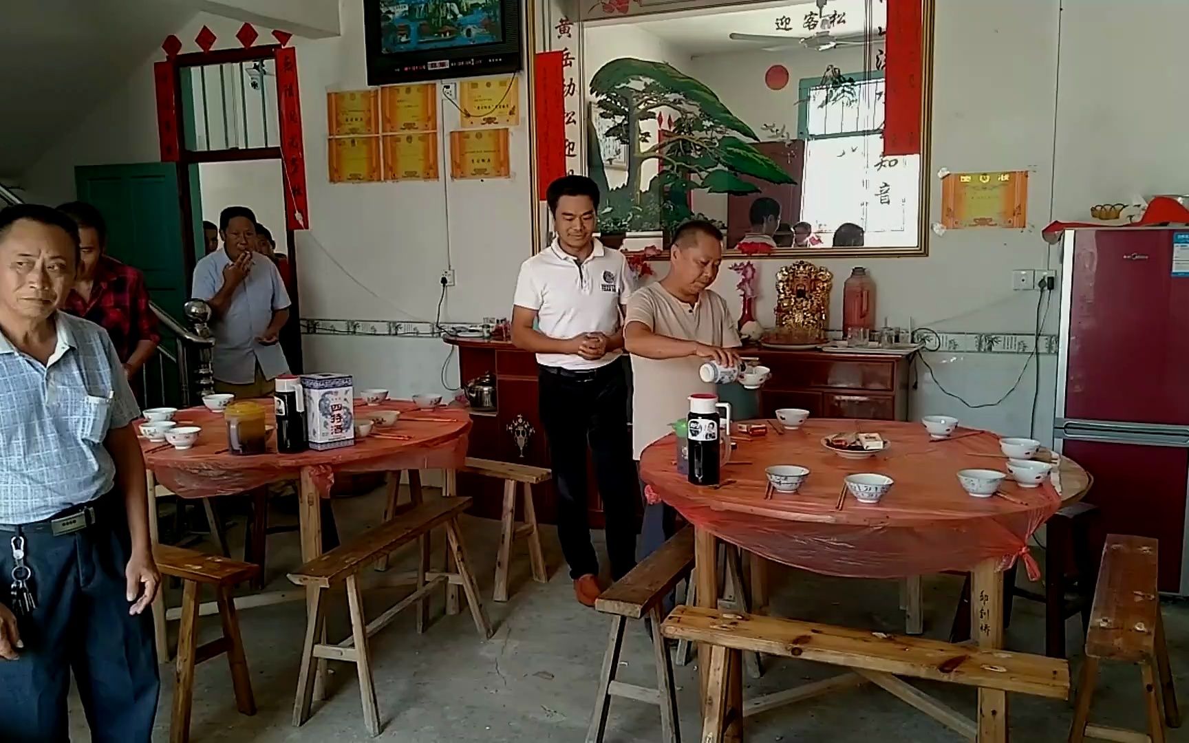 江西遂川酒席的坐次安排,打躬作揖,唢呐不断,仪式感非常浓!