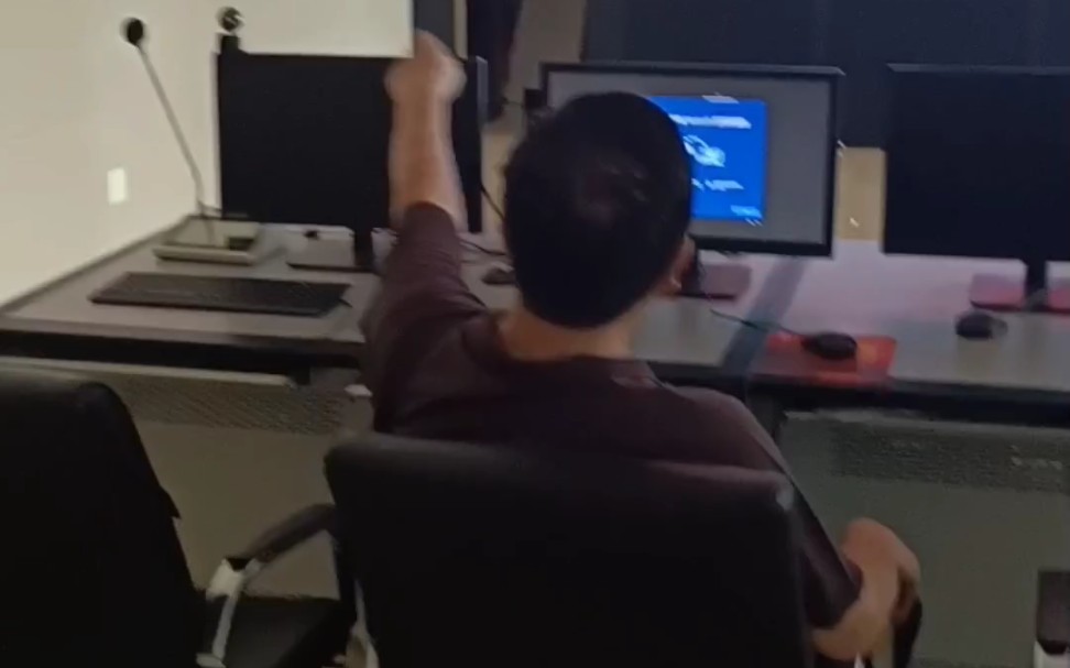 要把智慧农业放到建设网络强国、数字中国、智慧社会中统筹谋划,...