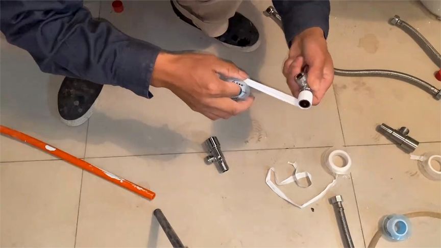 安装水龙头生料带怎么缠?缠多少圈?水电工讲解注意事项与方法