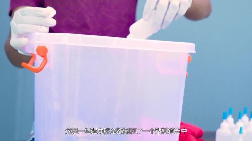 如果大量使用洗衣液,结果会怎样?小哥把两整瓶倒入洗衣机实测!