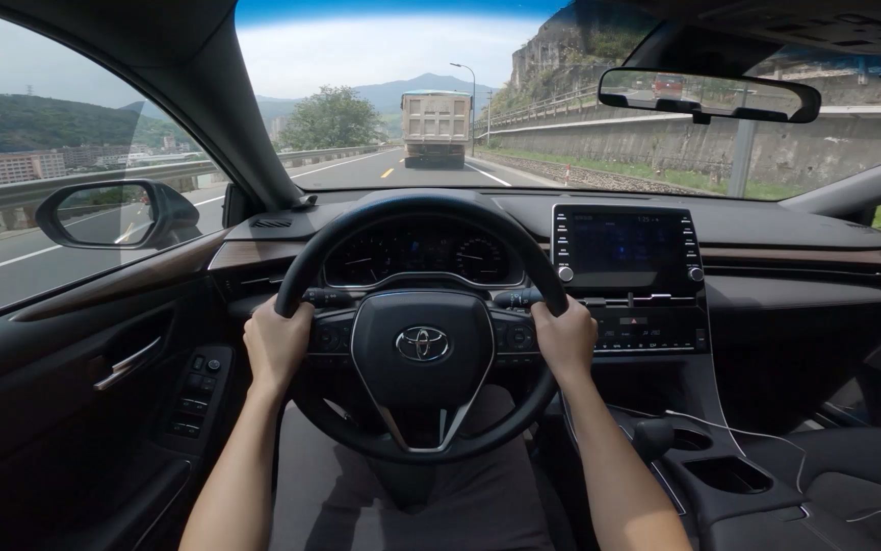 「第一视角」丰田亚洲龙2.0L+CVT手动模式极快的换挡速度,二挡7200...