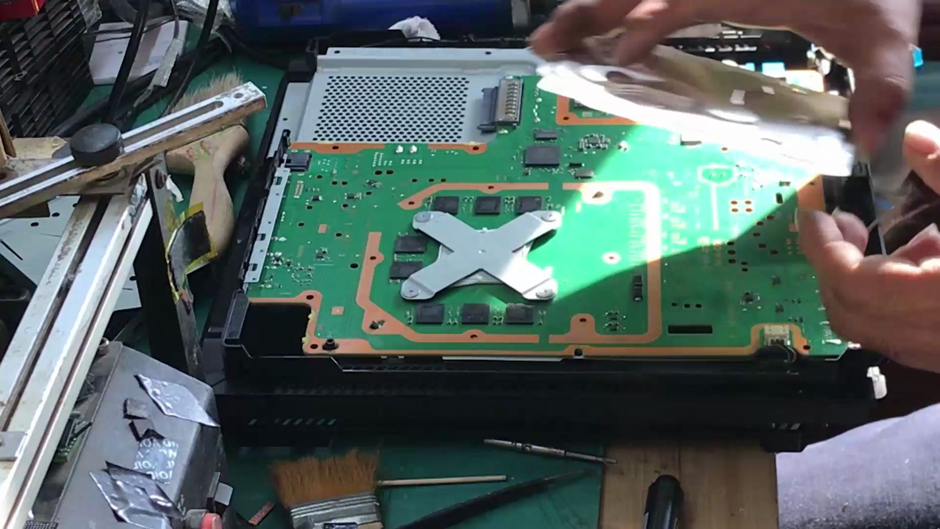 PS4 Pro系列 进游戏就风扇爆转噪音巨大故障修复