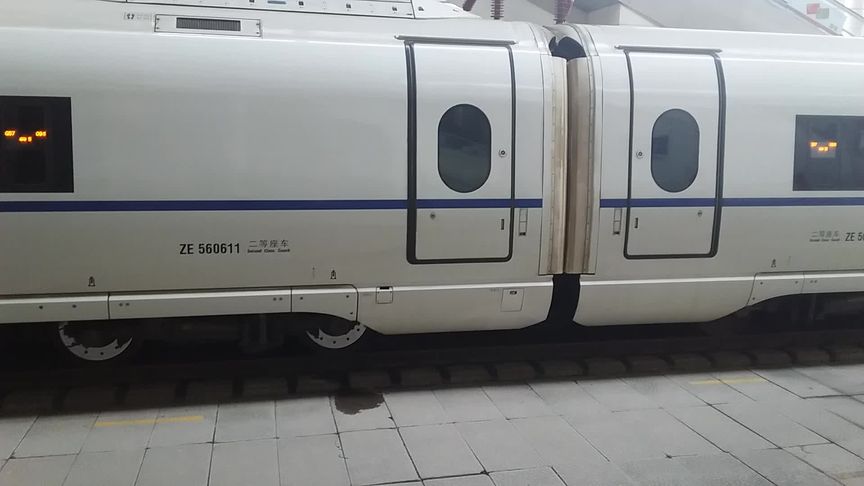 少见的CRH380CL型动车组担当北京南开往宁波的G57次济南西站发车