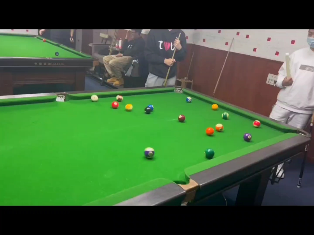 就是喜欢台球碰撞的声音