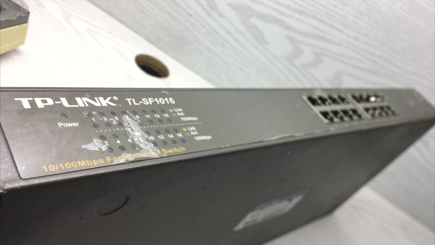 拆解16口网络交换机,看看它的内部构造,功能与路由器有何区别