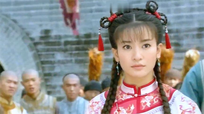 新还珠格格:小燕子和塞娅矛盾急剧上升,两人满眼怒火,死撑面子