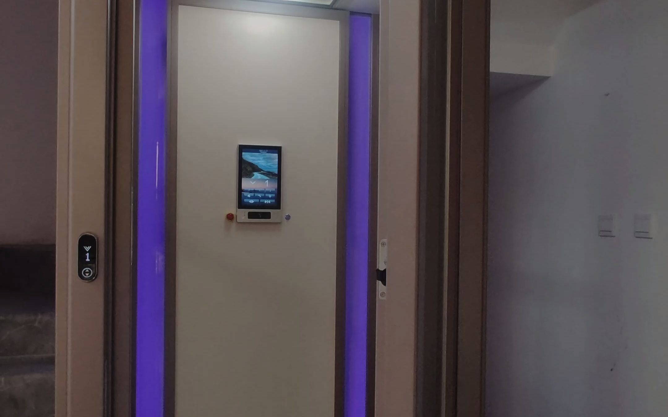 别墅电梯怎么选?望岳家用电梯高端智能更安全!