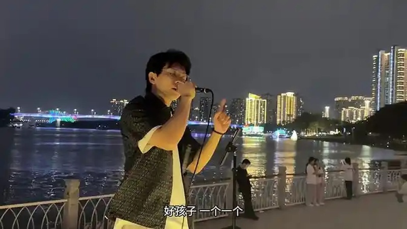 华晨宇惊喜遇见隐藏粉丝,现场激动互动