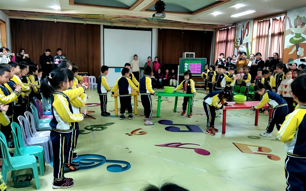 幼儿园践行课程大班室内运动会