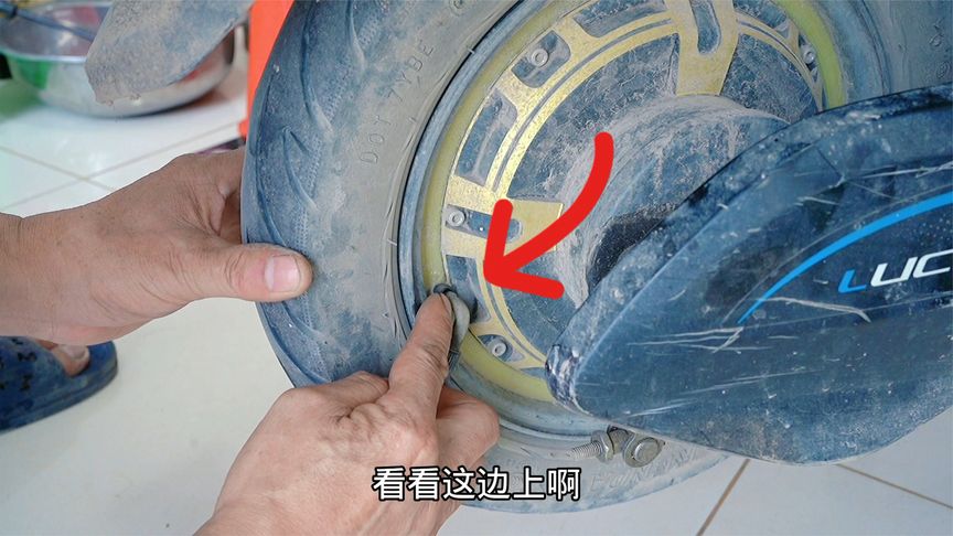 这才是真空胎漏慢气真正的原因,花几块钱教你自己在家搞定