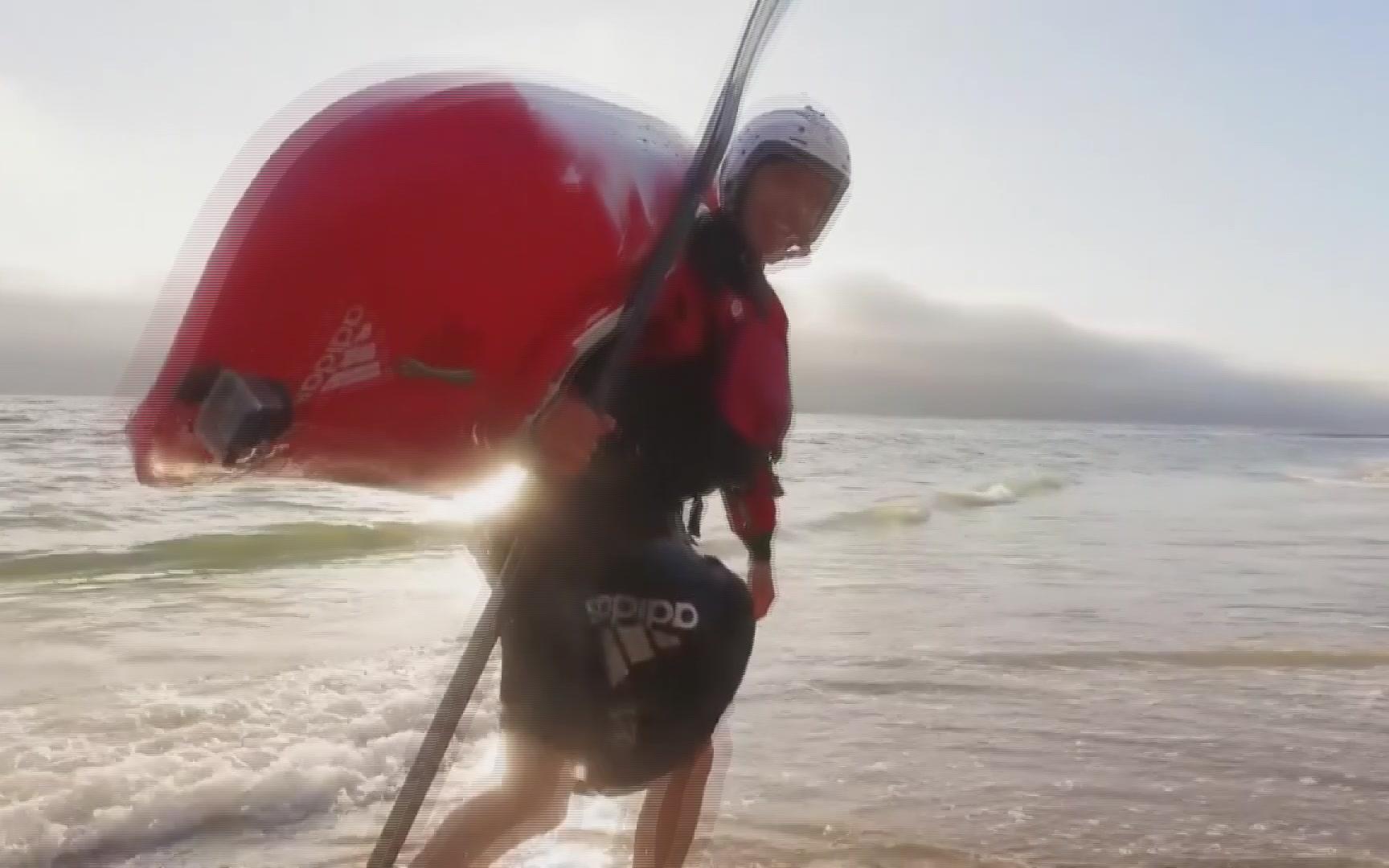 没水了还能玩皮划艇?沙漠中照样划起来