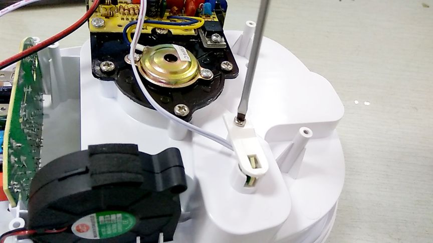 加湿器改改这个位置即可实现自动加水,简单得不要不要的