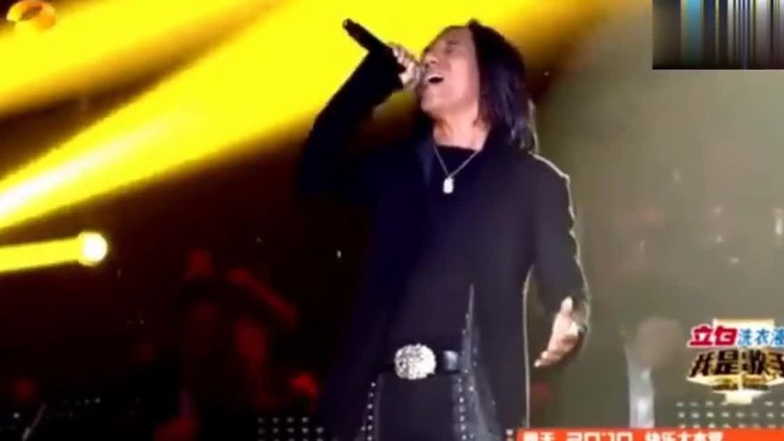 当《还珠格格》主题曲在舞台响起,观众马上站起来致敬