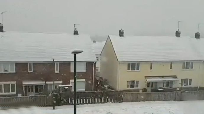 英国气温创新低 多地迎来降雪