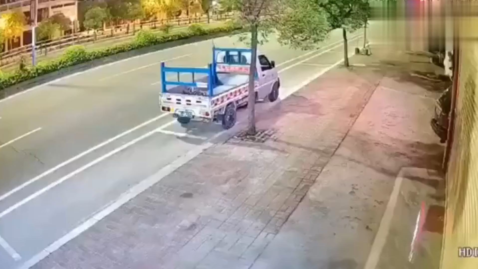 为什么不戴头盔…