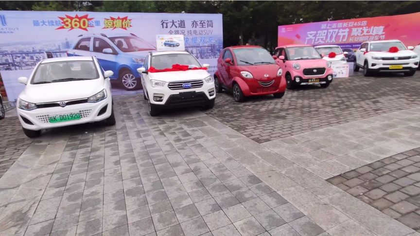 全家一起逛车展之国产小型电动车,吉利新能源才2万多,不可思议