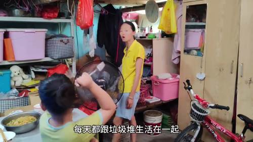 整天跟垃圾堆生活在一起,不自闭症也得得自闭症,这渣男真的太懒