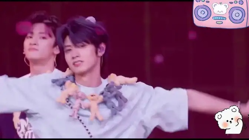 《TF家族三代》登陆时刻演唱会表演《Gee》