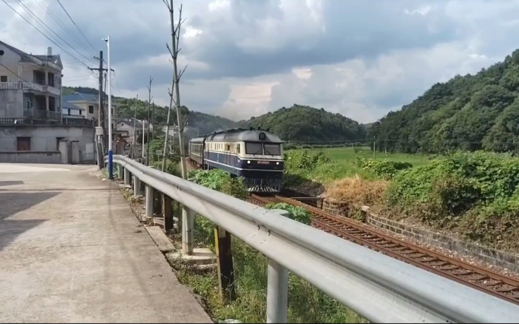 皖赣线:客车K8729景德镇至南昌,DF110327