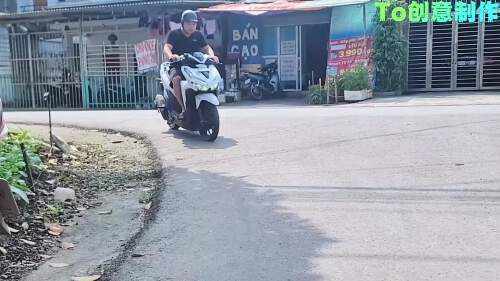 大叔用橡胶条与气筒接头软管自制临时充气补胎设备脑洞大开