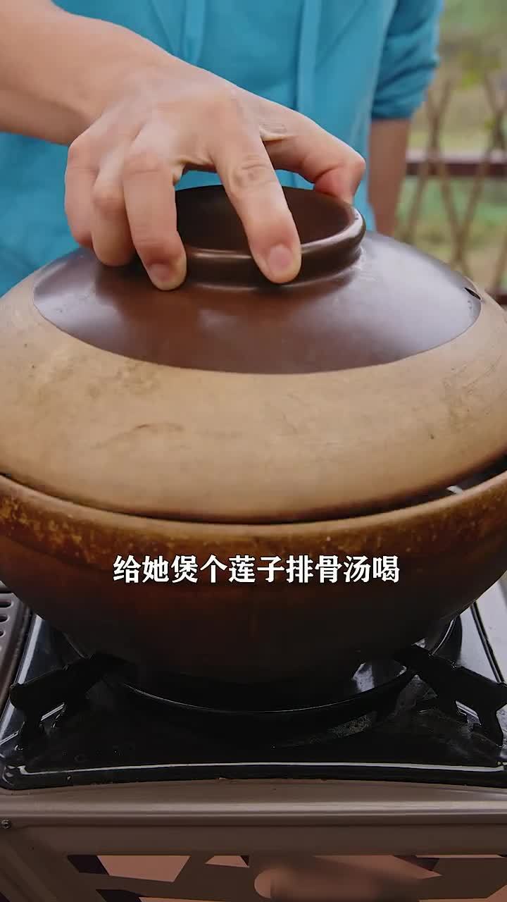 秋冬天一定要做一次莲子,秋天温补得佳品,还有很多你想象不到得功效哦