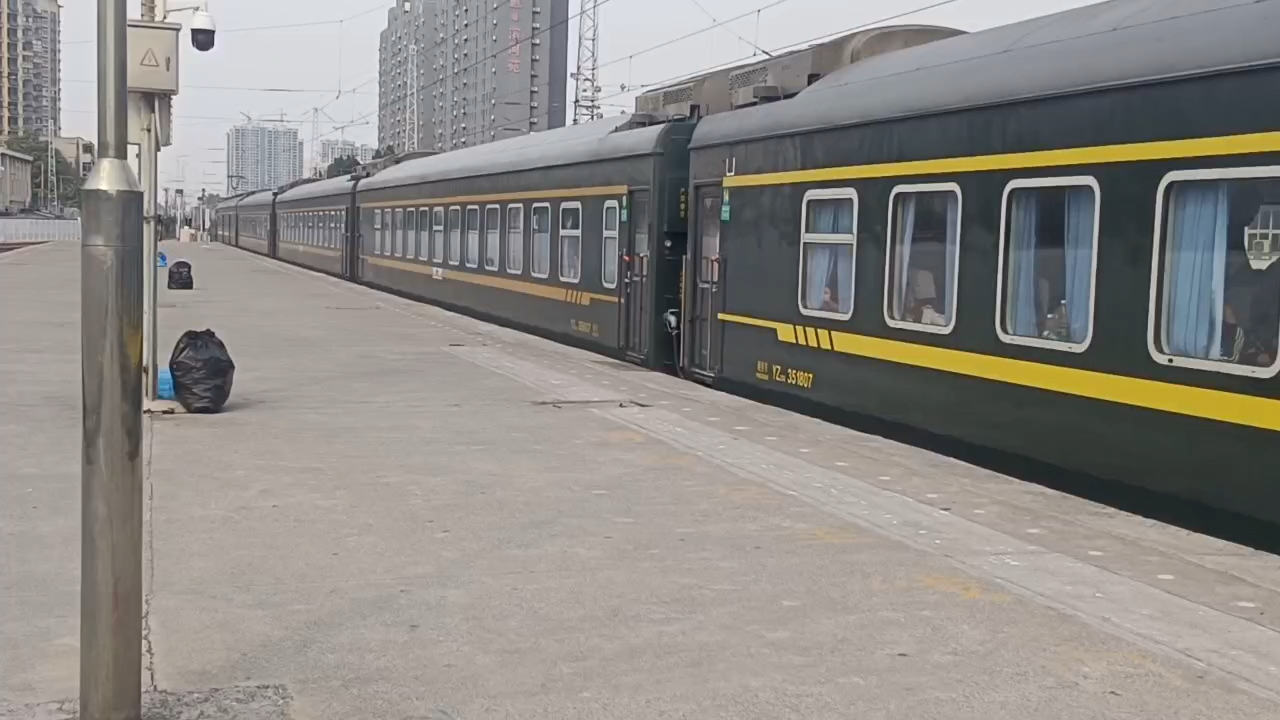 K508次列车出新乡站6站台(本站不run许拍照 听都能听出来)