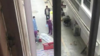 深圳一工人挂吊绳粉刷外墙时坠亡 知情者称或因没扣好安全扣