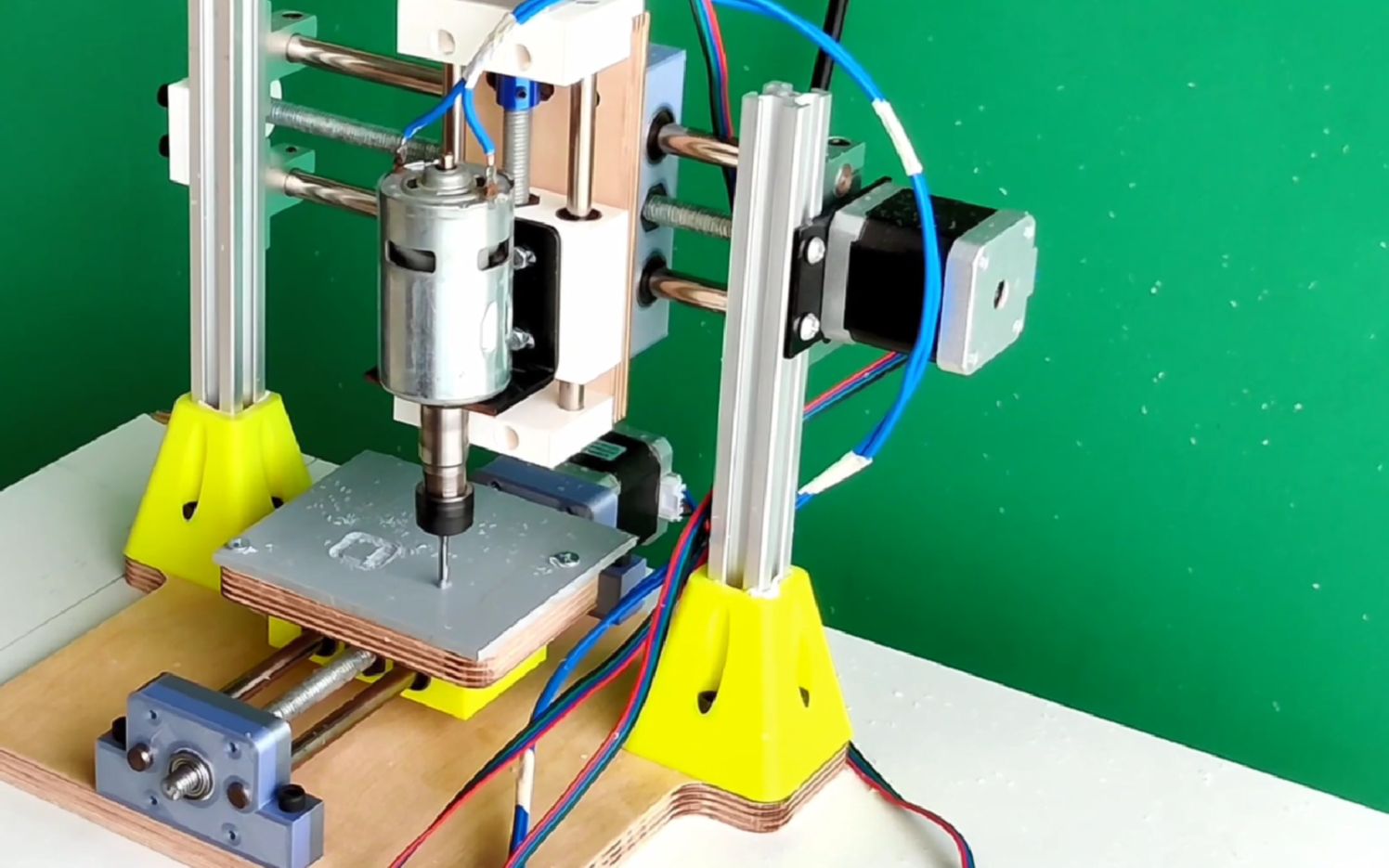 自制数控机床,电脑控制加工零件,真能用